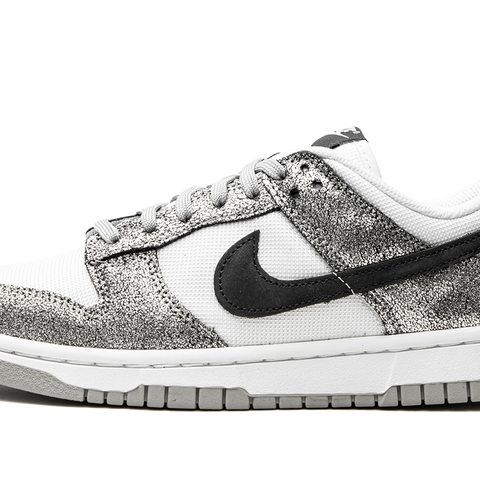 NIKE Dunk Low SE WMNS "Golden Gals" – Stadium Goods