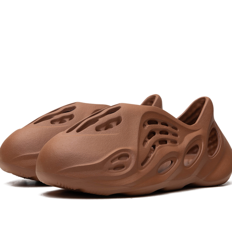 YEEZY Yeezy Foam RNR "CLAY RED" – Stadium Goods