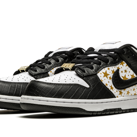 NIKE SB Dunk Low "Supreme - Stars - Black" – Stadium Goods
