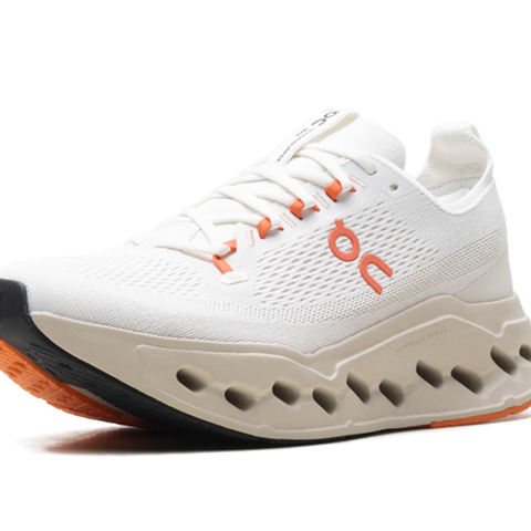 ON RUNNING Cloudsurfer Max WMNS "Ivory / Salmon" – Stadium Goods