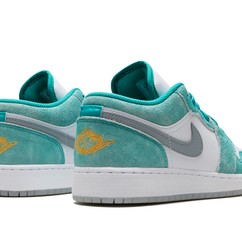 JORDAN AIR JORDAN 1 LOW GS "NEW EMERALD" – Stadium Goods