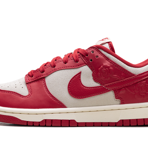 NIKE Dunk Low WMNS "Red Roses" – Stadium Goods