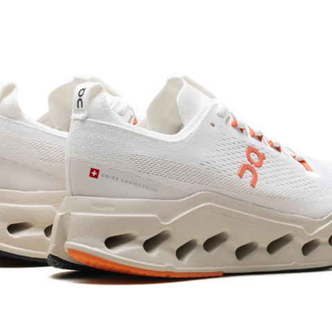 ON RUNNING Cloudsurfer Max WMNS "Ivory / Salmon" – Stadium Goods