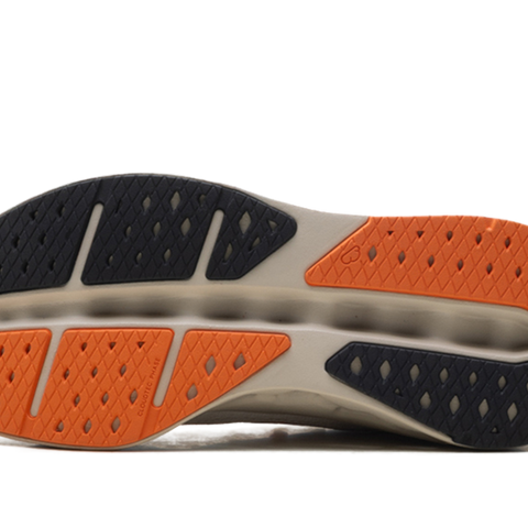ON RUNNING Cloudsurfer Max WMNS "Ivory / Salmon" – Stadium Goods